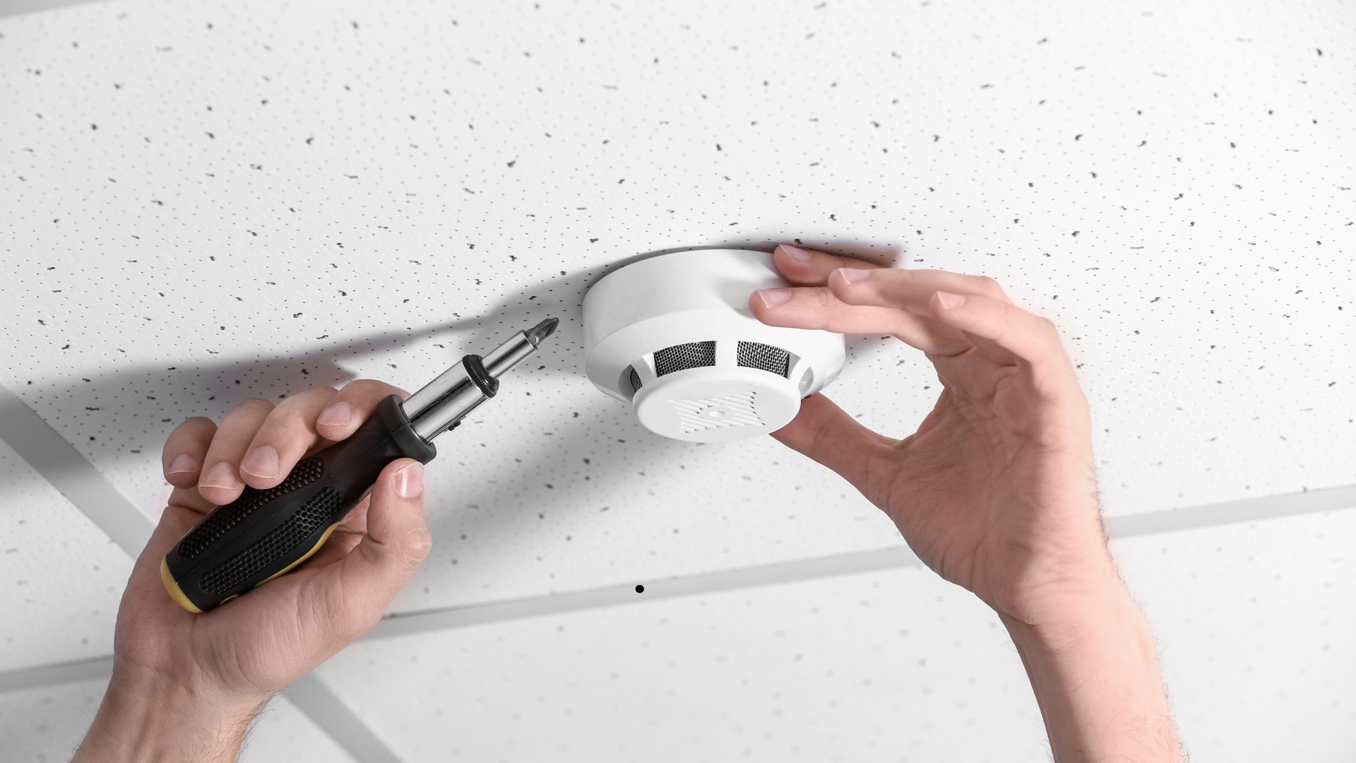 How to Choose the Right Smoke Alarm Installation Service for Your Home